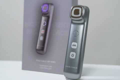 在家享受類醫美級保養！向上拉緊、恢復肌膚澎潤彈，全靠C2C「逆光機」！ | CBOOK和你一起活出自己的生活態度